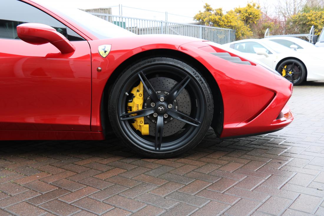 Ferrari 458 Speciale - Simon Furlonger