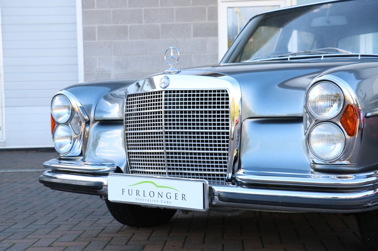 Mercedes-Benz 280 SE - Simon Furlonger